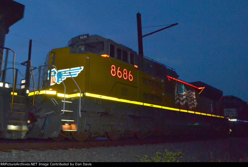 UP SD70ACe 8686 trails on 67Z